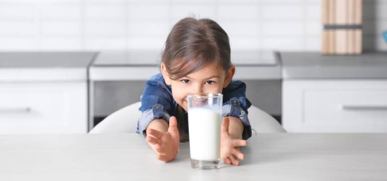 Leche Desnatada: Qué es, información nutricional y beneficios