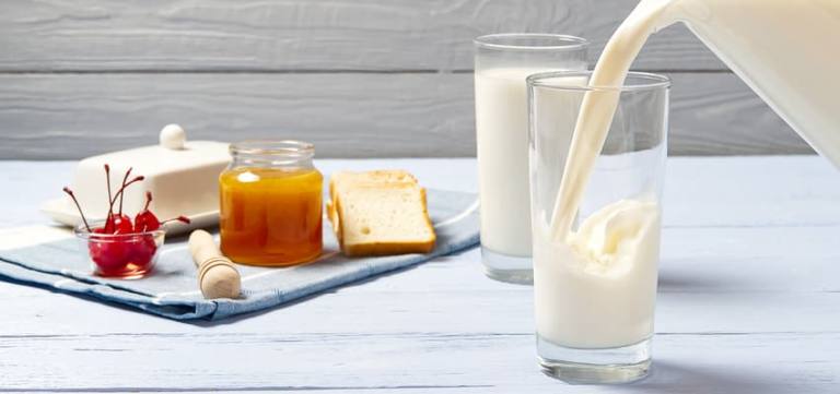 Leche Desnatada: Qué es, información nutricional y beneficios